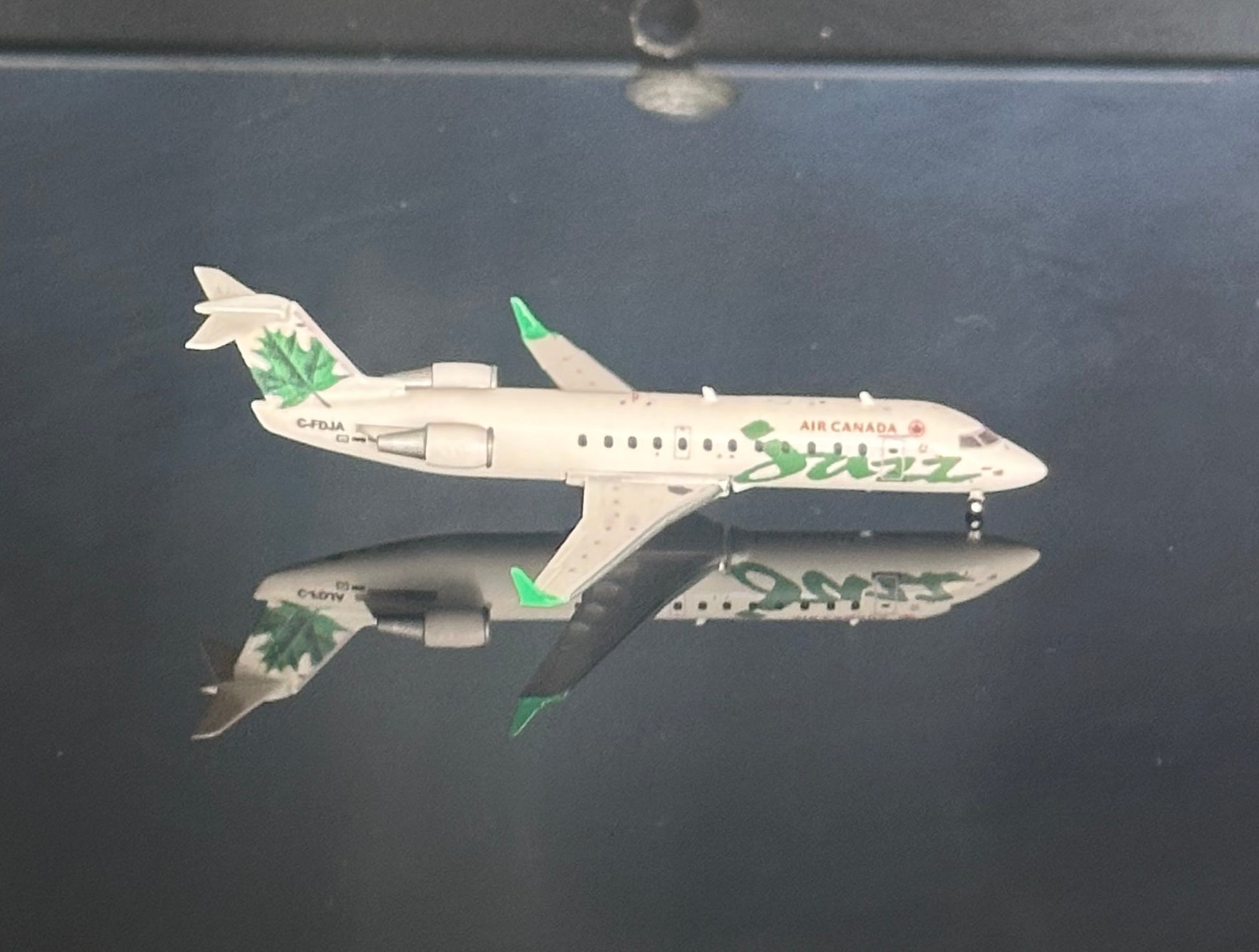 1:400 Air Canada Jazz CRJ-200 Green 3D Design Deck REPAIRED** – mv400models