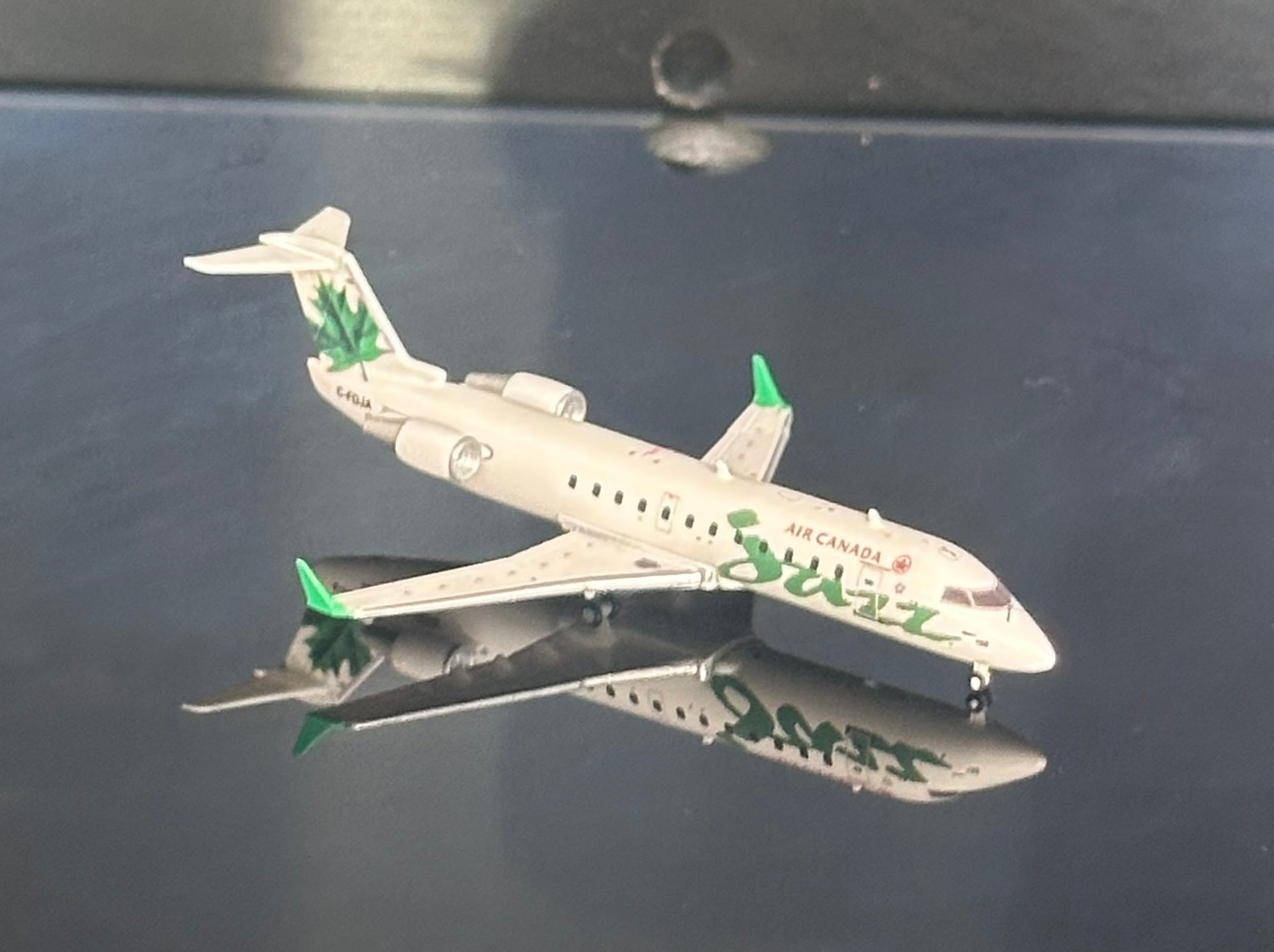 1:400 Air Canada Jazz CRJ-200 Green 3D Design Deck REPAIRED** – mv400models